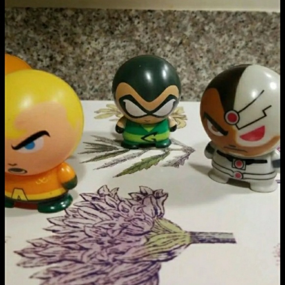 Marvel | Toys | 4 Marvel Dc Buildable Capsule Figures | Poshmark